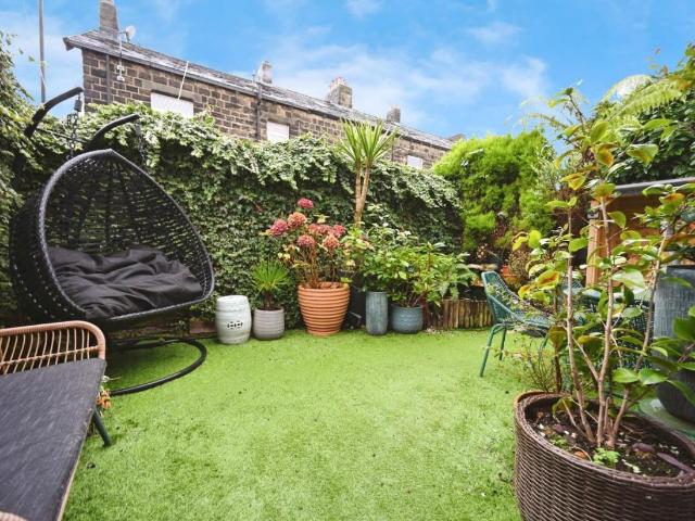 2 bed house for sale