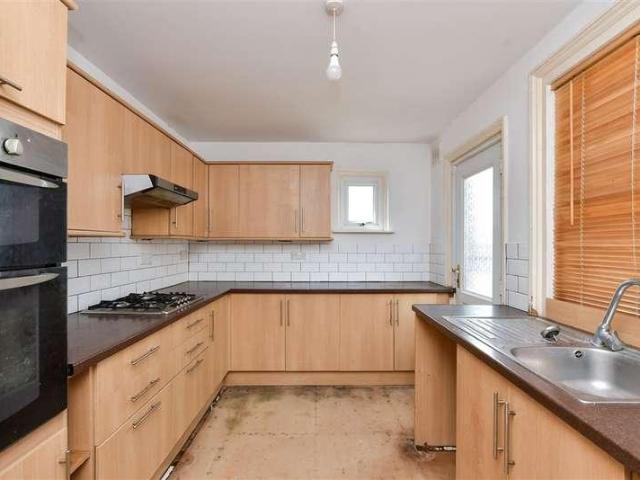 2 bed house for sale