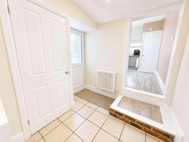 2 bed house for sale