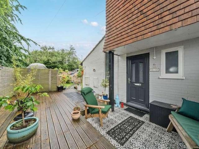 2 bed house for sale