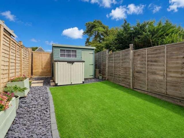 2 bed house for sale