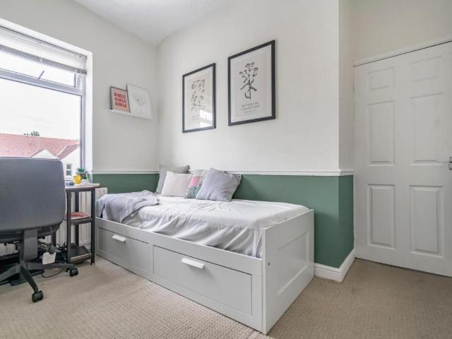 2 bed house for sale