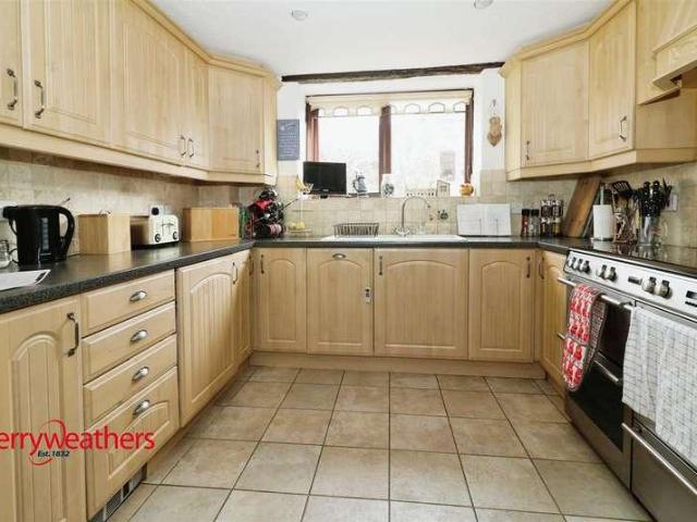 2 bed house for sale