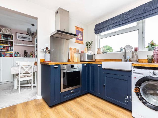 2 bed house for sale