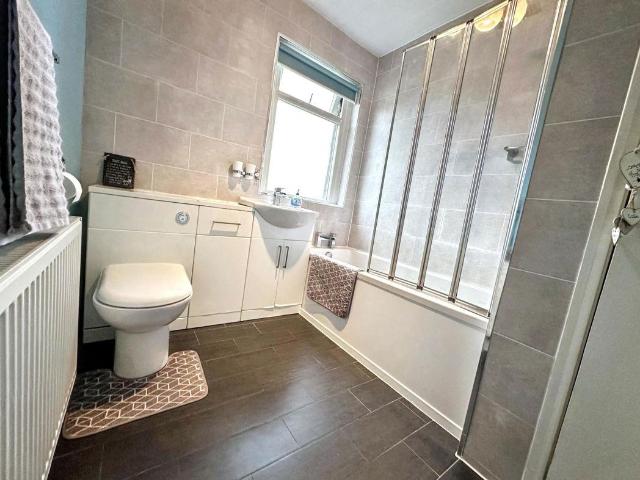 2 bed house for sale