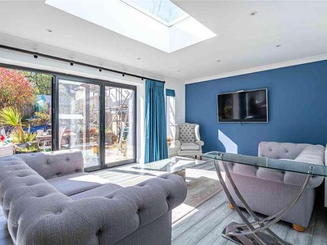 2 bed house for sale
