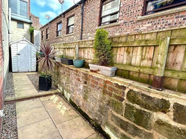 2 bed house for sale