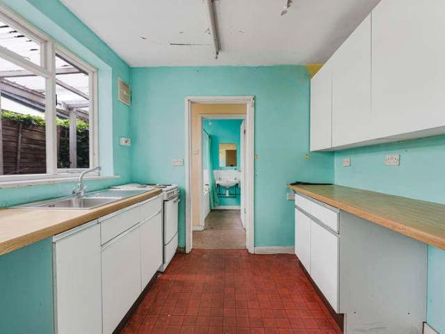 2 bed house for sale
