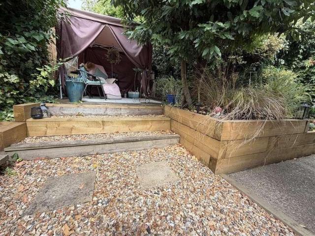 2 bed house for sale