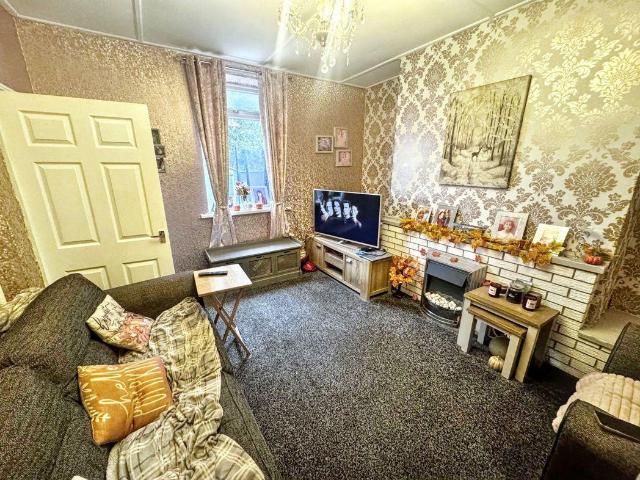 2 bed house for sale