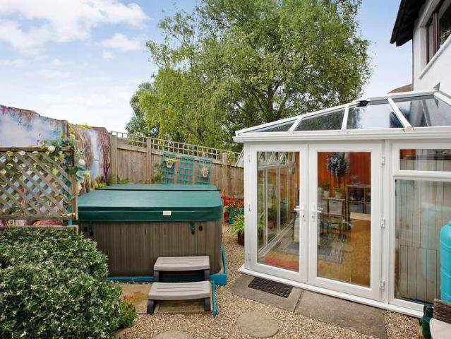 2 bed house for sale