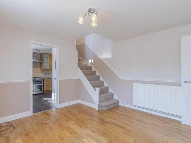 2 bed House for rent