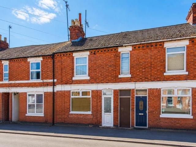2 bed House Mid Terrace To Let