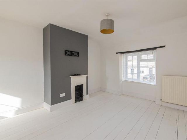 2 bed House Mid Terrace To Let