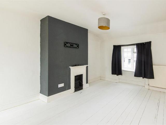 2 bed House Mid Terrace To Let