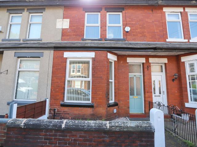 2 BED HouseTo Let