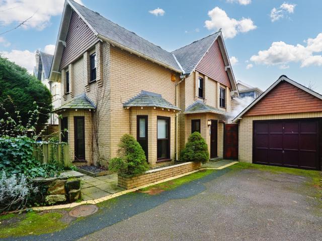 2 BED HouseTo Let