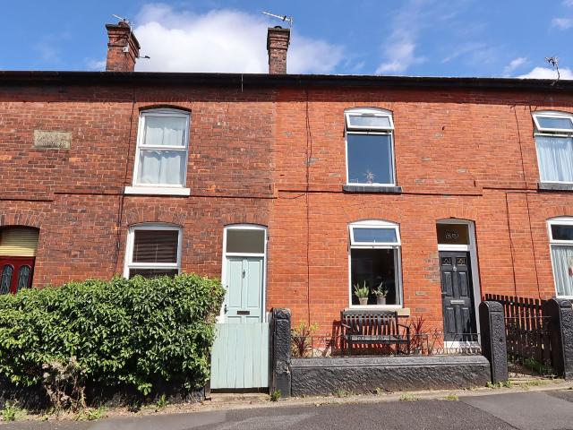 2 BED HouseTo Let