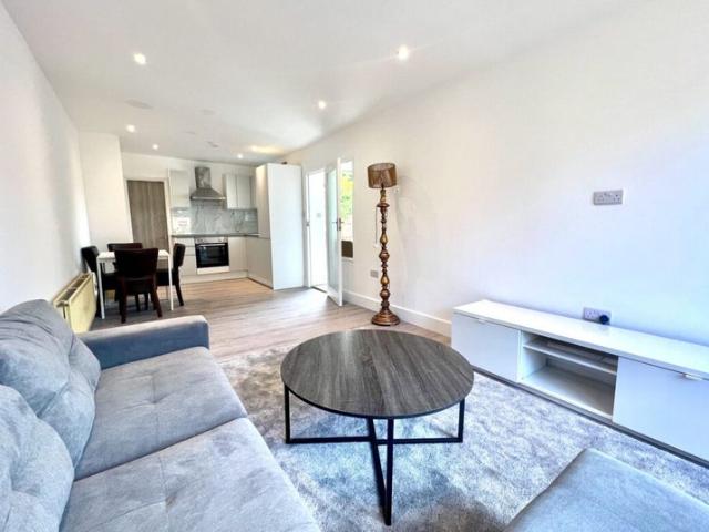 2 bed in Two Bedroom Apartment – Selborne Garden