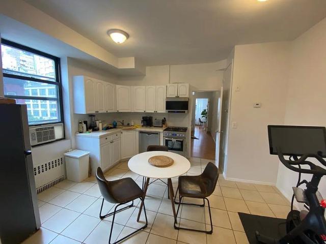 2 Bed In Chelsea with Private bathroom