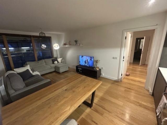 2 bed in Elephant & Castle