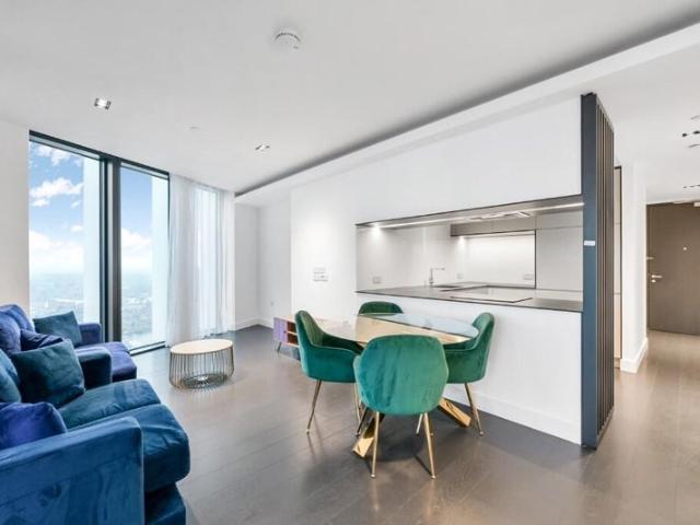 2 Bed In Luxurious Building Canary Wharf