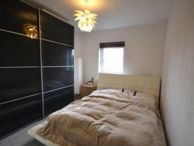 2 Bed Luxury Flat Didsbury Close to Metro Station and Burton Road