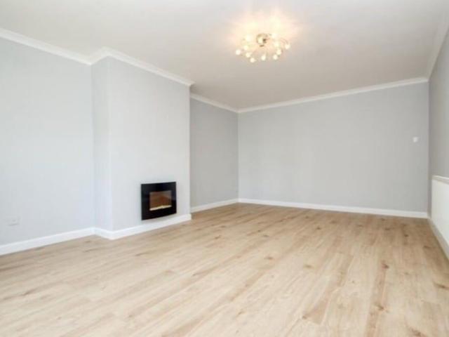 2 Bed Maisonette, Moorlands Crescent, SO18