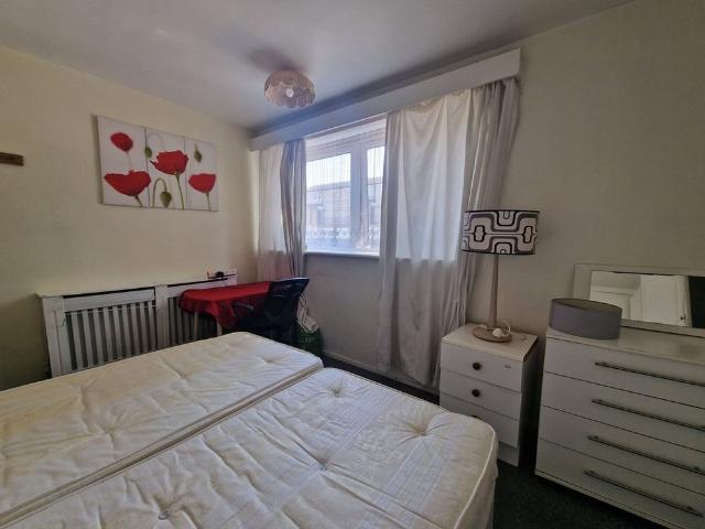 2 Bed Maisonette, Montford House, E14
