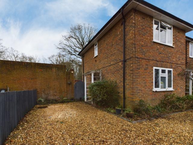 2 Bed, Maisonette, Old Lane, Cobham, KT11 [INVESTMENT PROPERTY]