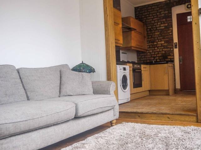 2 Bed Maisonette, Orford Road, E17