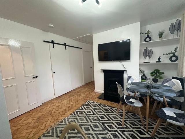 2 Bed Maisonette, Addison Way, NW11