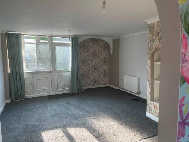 2 Bed Maisonette, Bowshaw View, S8