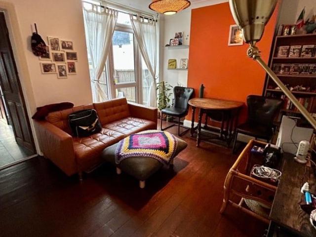 2 Bed Maisonette, Braemar Avenue, NW10
