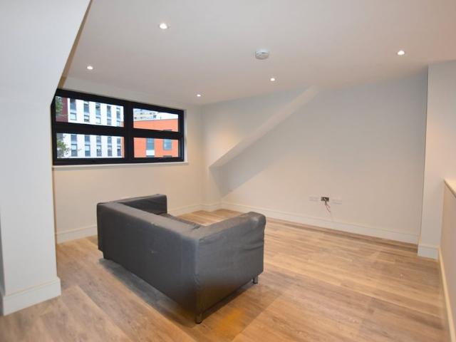 2 Bed Maisonette, Brett Villas, W3
