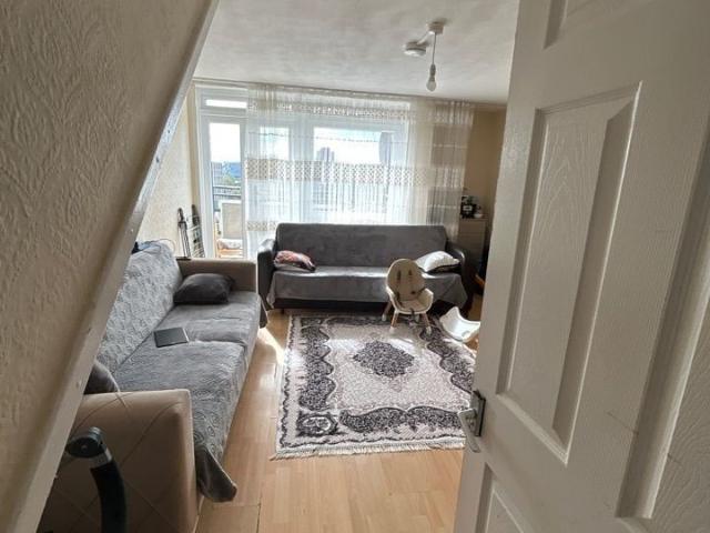 2 Bed Maisonette, Bridport House, N18