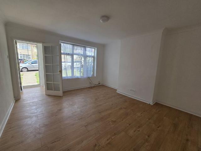 2 Bed Maisonette, Elms Lane, HA0