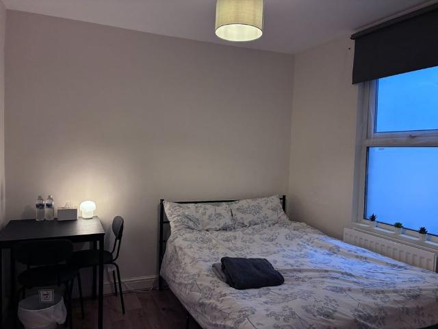 2 Bed Flat, Falcon Road, SW11