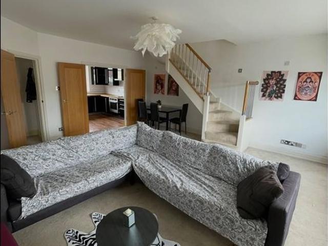 2 Bed Maisonette, Lower Addiscombe Road, CR0