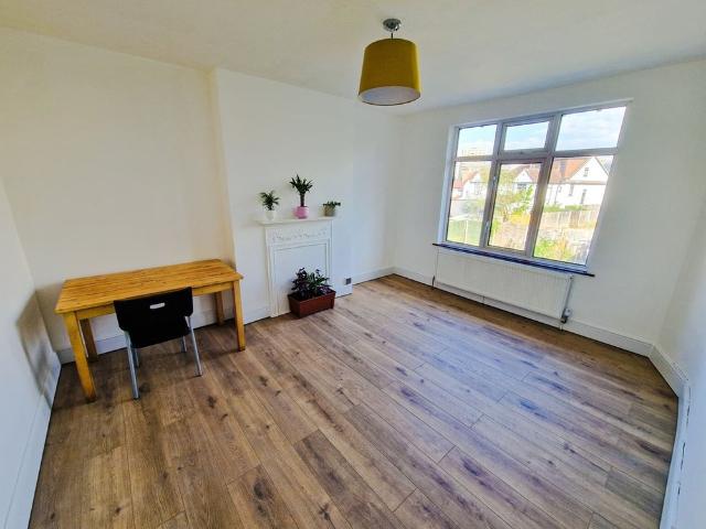 2 Bed Maisonette, Park Chase, HA9