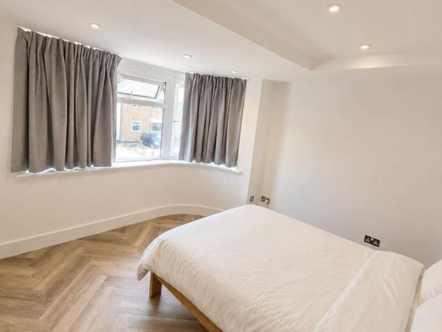 2 Bed Maisonette, Runnymede, SW19