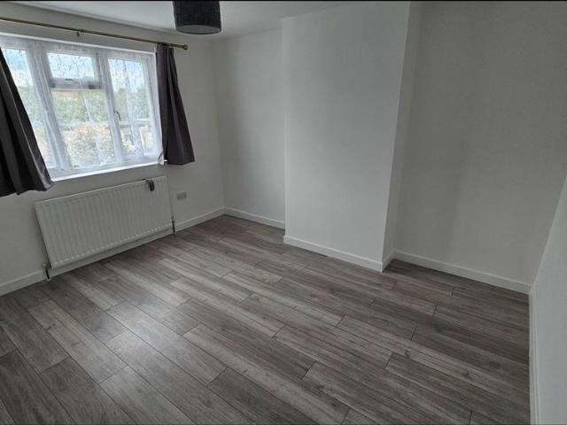 2 Bed Maisonette, Rosebank Avenue, HA0