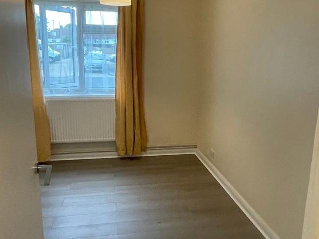 2 Bed Maisonette, Sutton Hall Road, TW5