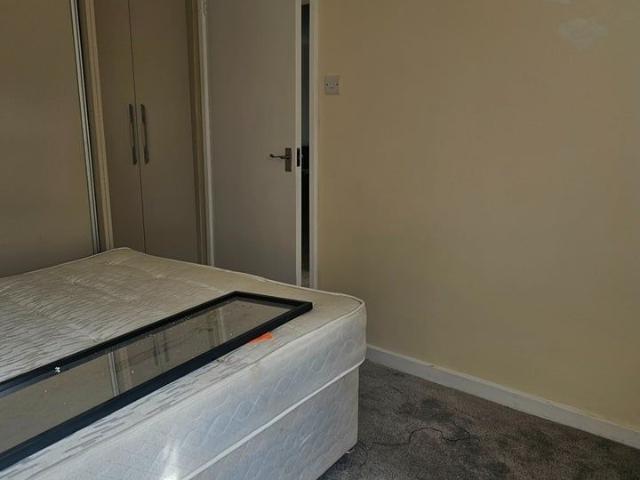 2 Bed Maisonette, Solway Close, TW4