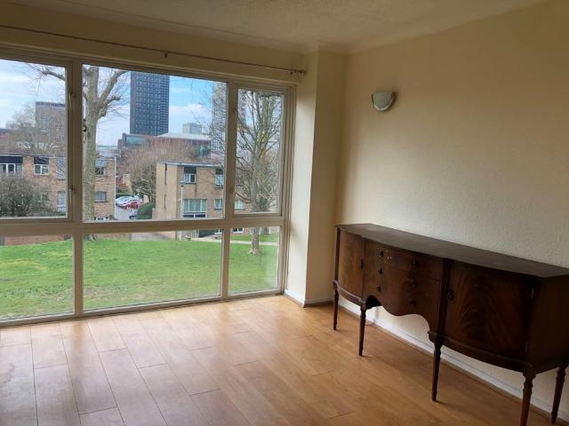 2 Bed Maisonette, Turnpike Link, CR0