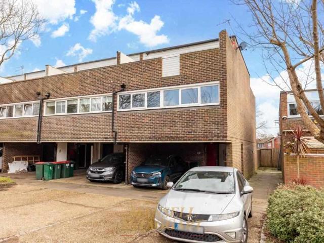 2 Bed, Maisonette, Turnpike Place, Crawley, RH11 [INVESTMENT PROPERTY]
