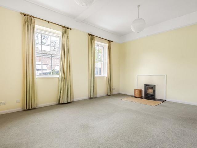 2 bed Maisonette To Let