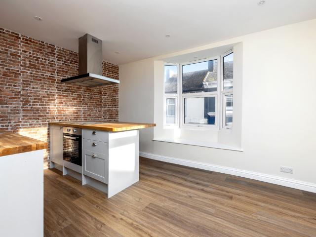 2 Bed Maisonette To Let