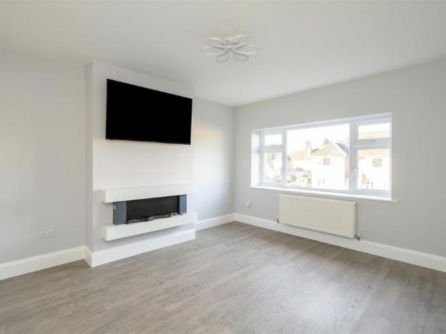 2 bed maisonette to rent in Milton Close, Bentley Heath, Solihull