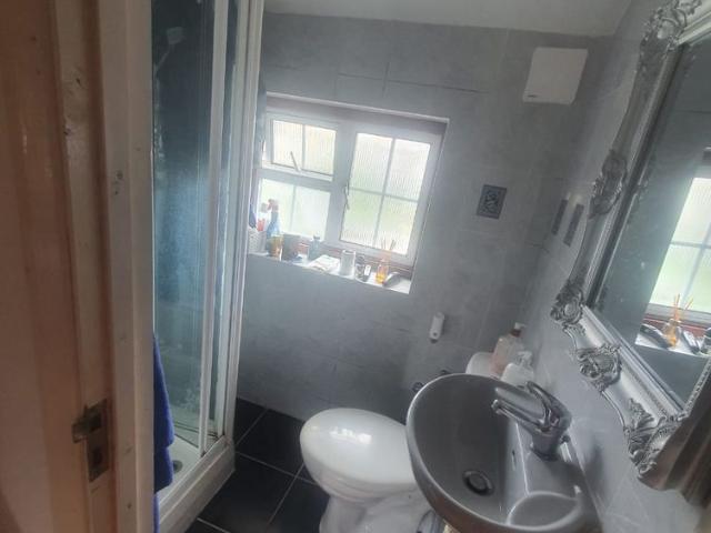 2 bed maisonette to rent in Shannon Close, Southall, UB2